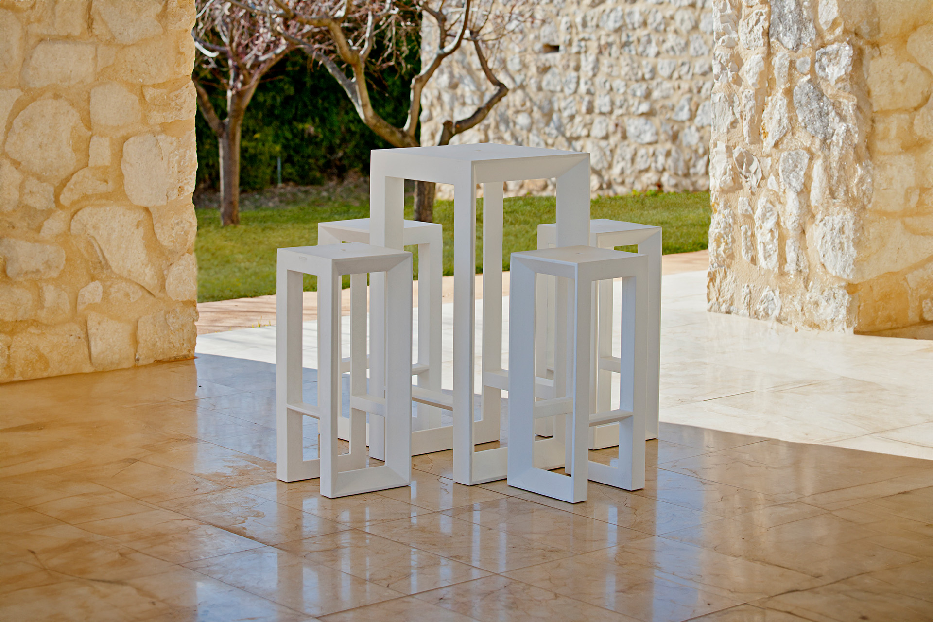 FRAME BAR TABLE 50x50x100 by Ramón Esteve | Vondom Products