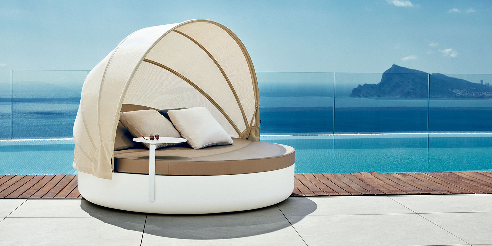 ULM DAYBED Ø180cm abatible con parasol by Ramón Esteve | Vondom Products